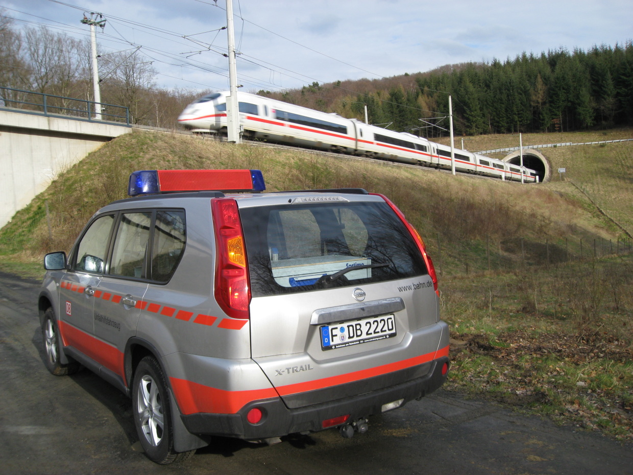 Notfallmanager Einsatzfahrzeug DB Netz AG ICE Entgleisung entgleist ...