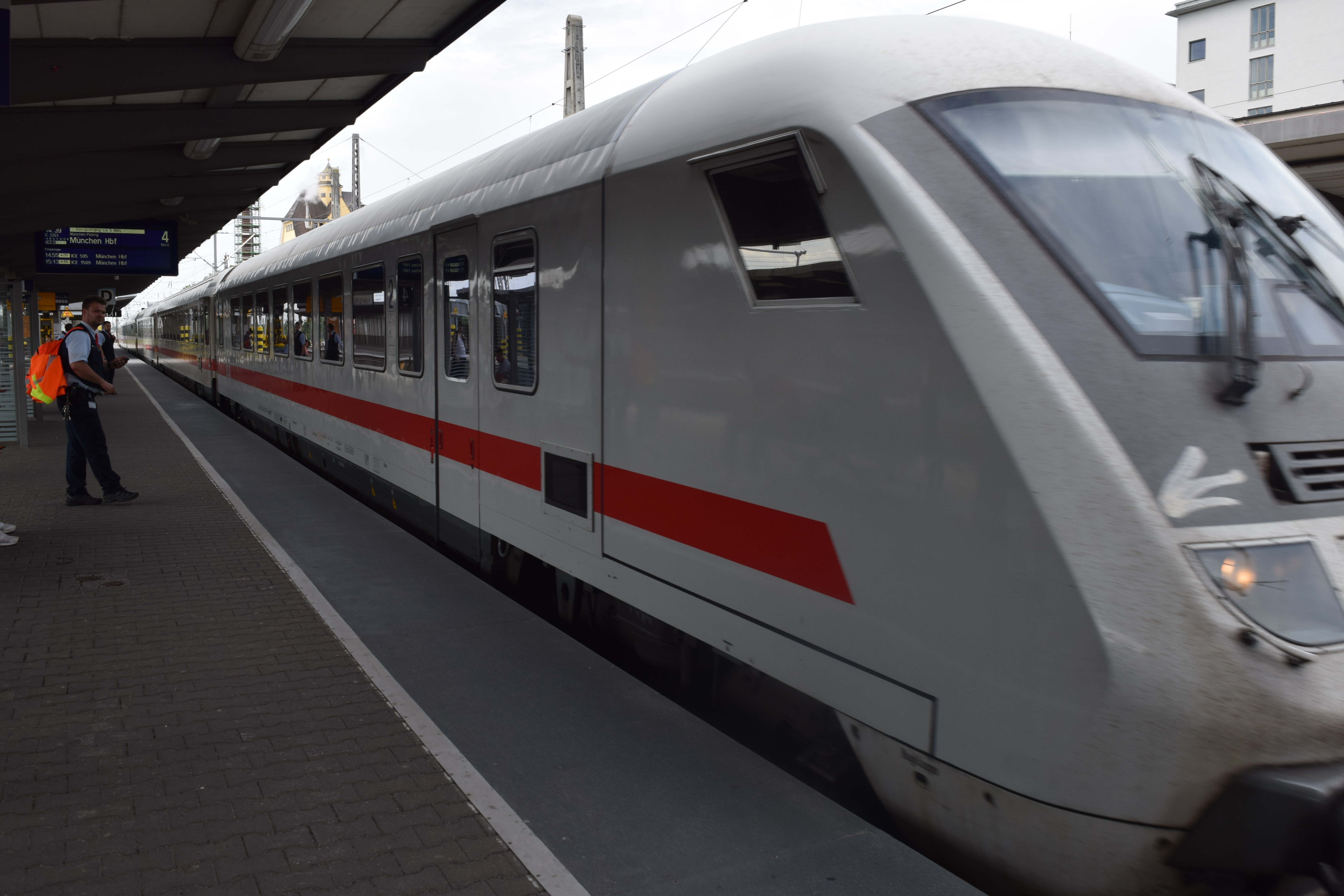 IC Intercity Zug Einfahrt Augsburg Hbf Steuerwagen_0355 – Bahnblogstelle