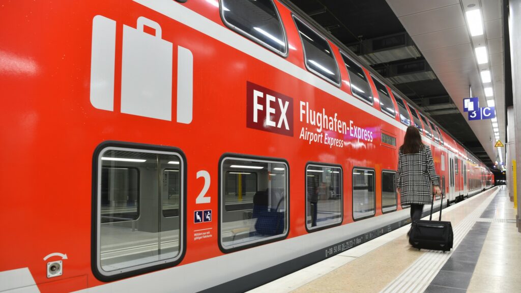 Regionalzug in Berlin liegengeblieben – 400 Reisende betroffen ...