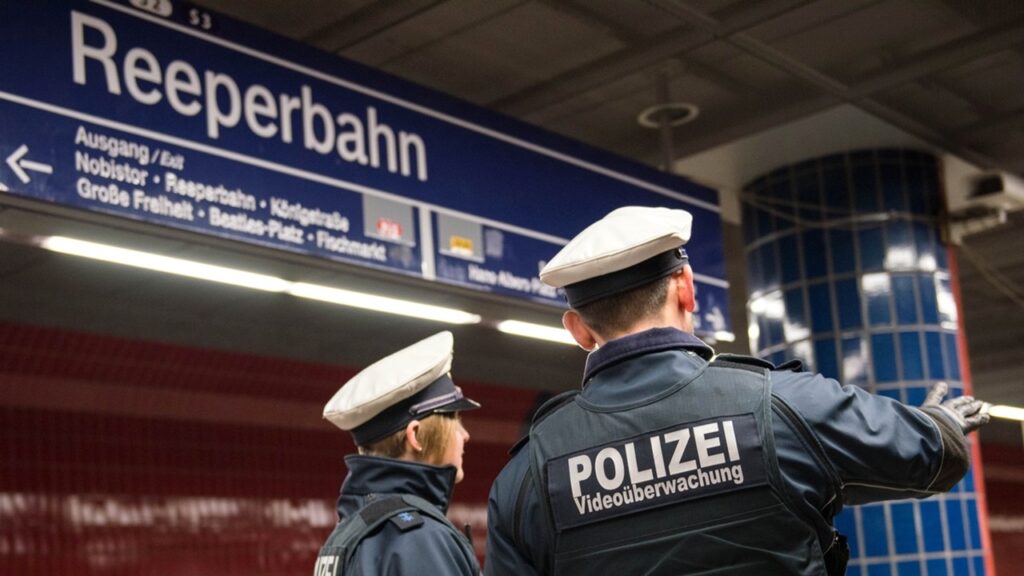 Junge Frau gerät zwischen S-Bahn und Bahnsteigkante – Bahnblogstelle