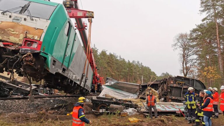 Lok nach Güterzugunfall bei Leiferde geborgen – Bahnblogstelle
