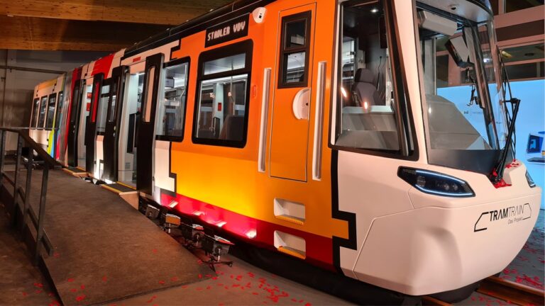 Stadler baut TramTrains für sechs Regionen – Vorführmodell enthüllt ...
