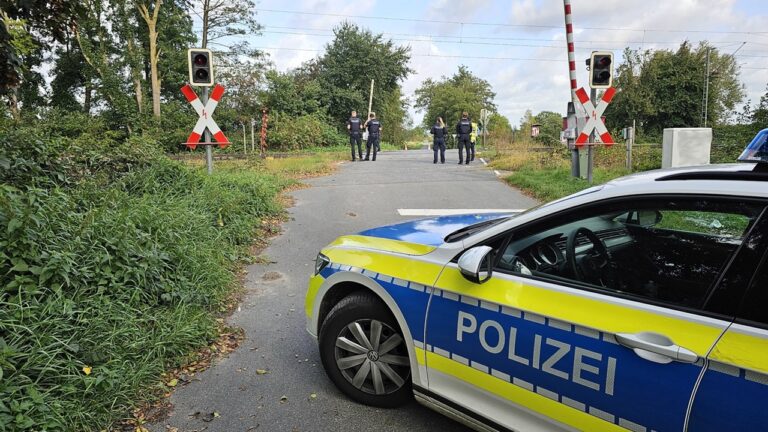 Fahrradfahrer überquert Bahnstrecke und wird von Zug erfasst – Bahnblogstelle