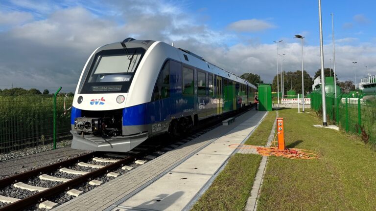 Lieferengpass: Dieseltriebwagen fahren für Wasserstoffzüge – Bahnblogstelle
