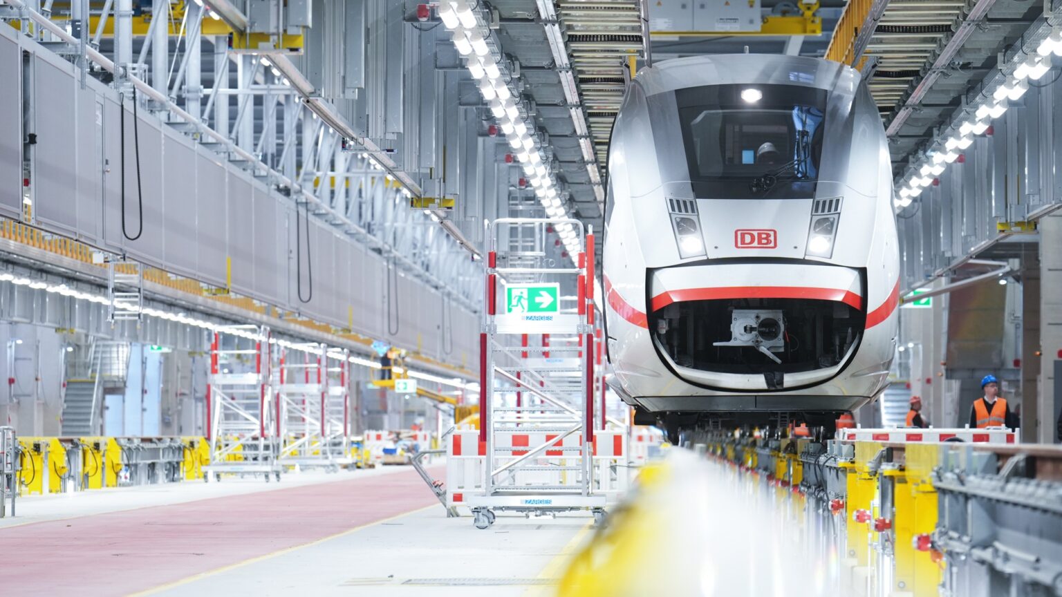 Moderne ICE-Instandhaltung: Erste Halle im Cottbuser Werk geht in ...