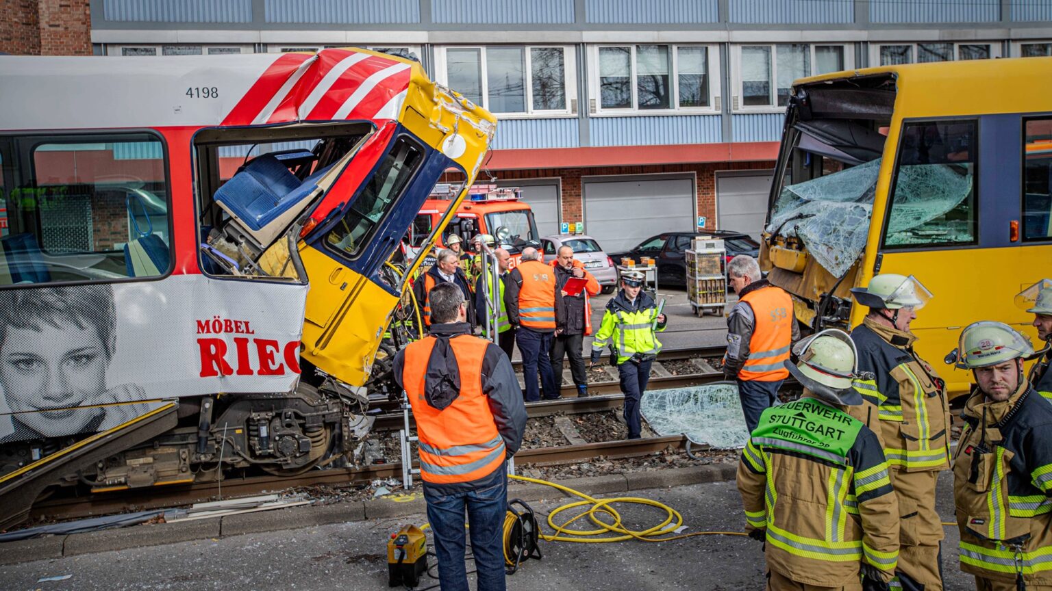 Hochgeladenes Video zeigt Verletzte – Polizei ermittelt nach Stadtbahnunfall in Stuttgart gegen ...