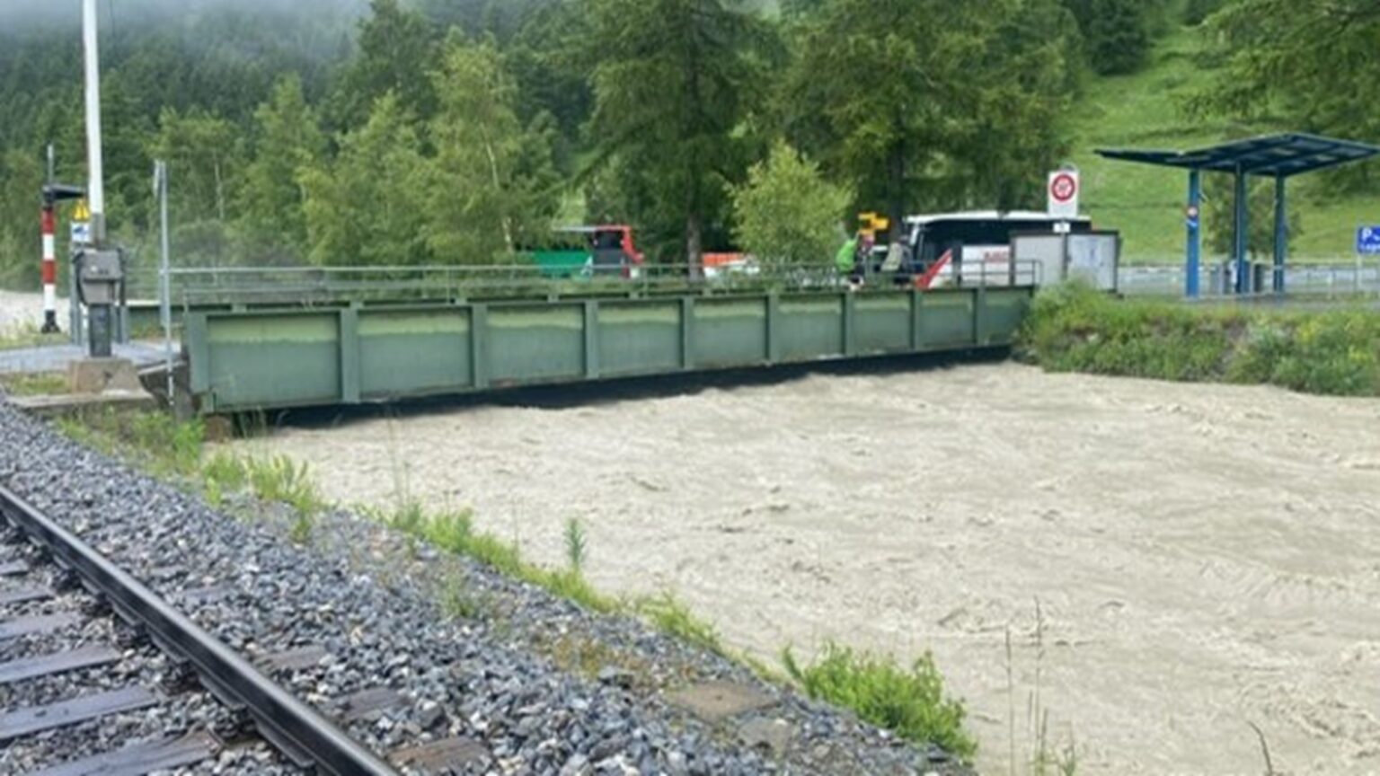 Unwetter in der Schweiz: Keine Züge nach Zermatt – Bahnblogstelle