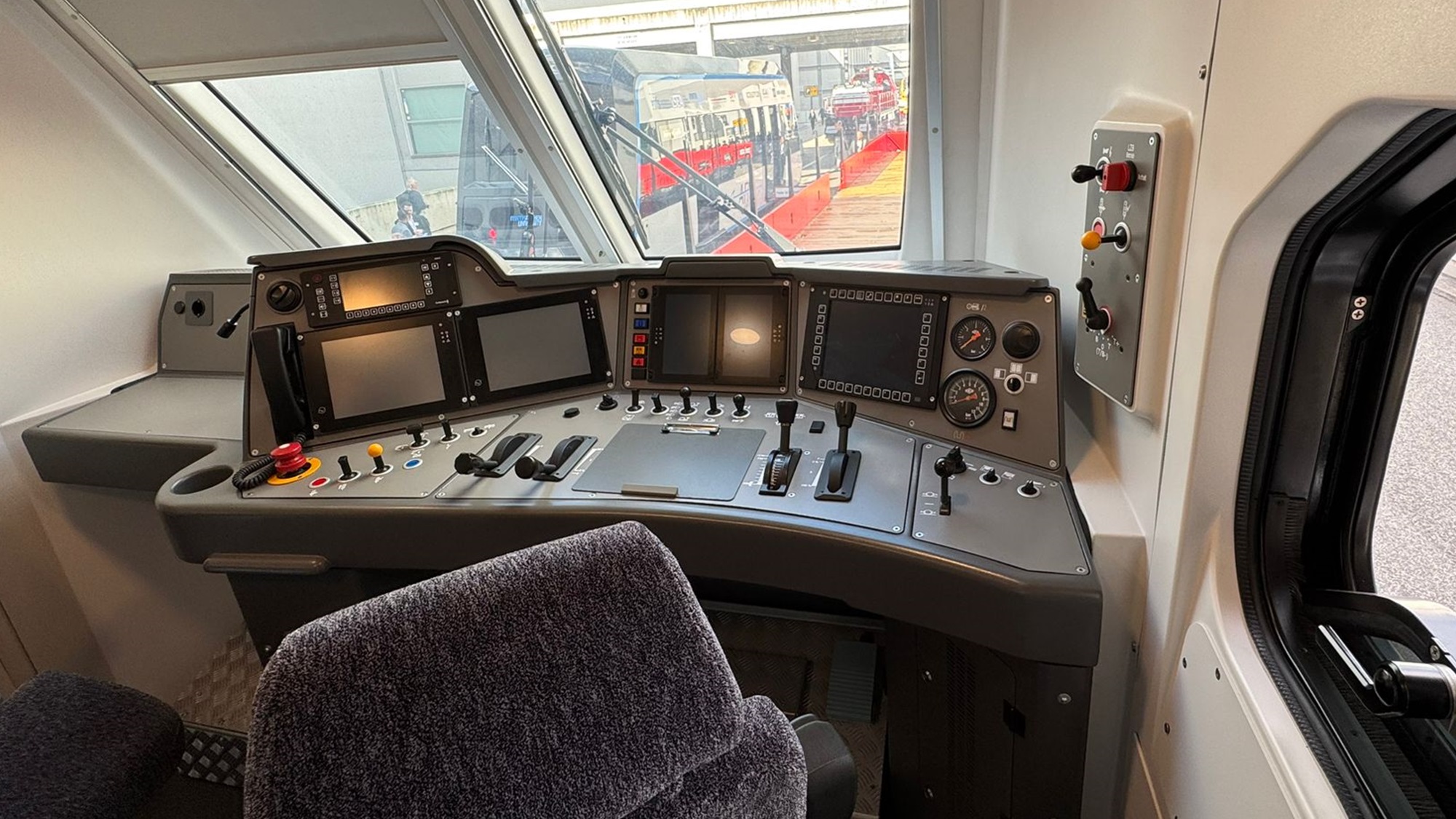 InnoTrans: Talgo zeigt neue DB-Lok und Intercity-Wagen für DSB ...