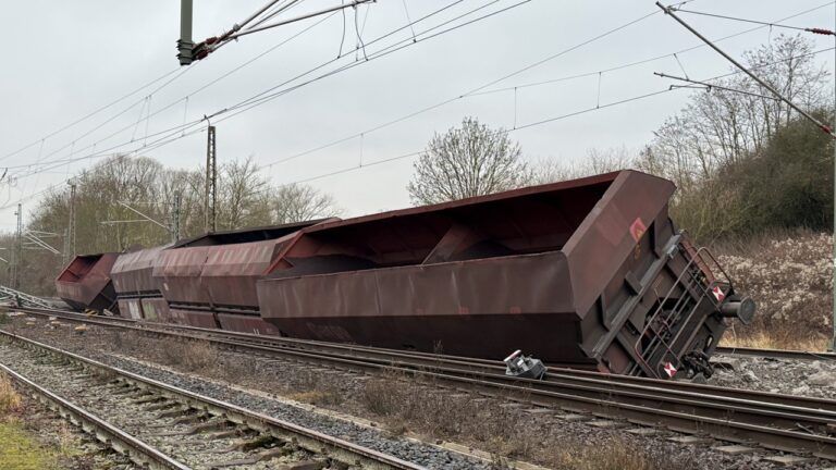 Große Schäden nach Güterzugunfall – Sperrung bei Elze – Bahnblogstelle